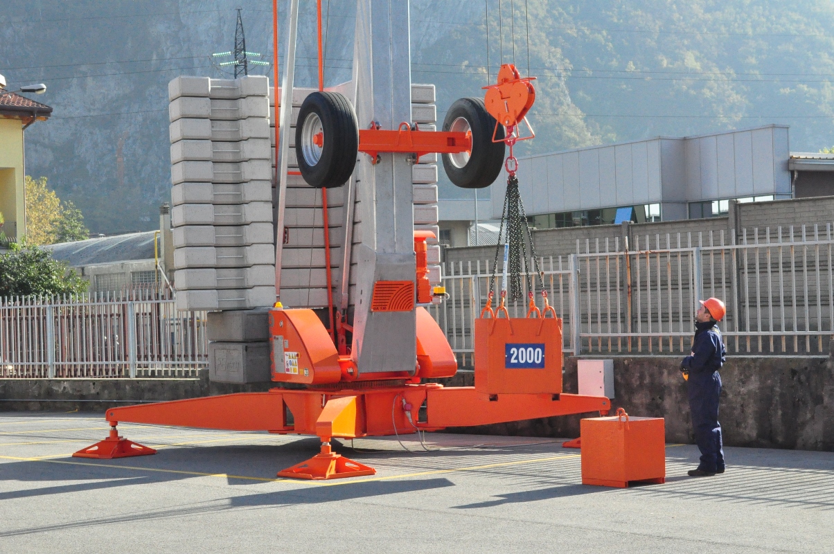 FB Gru F.lli Butti: Turmdrehkranen, Untendreher-Krane, Kranen für ...